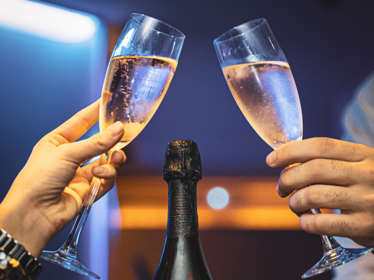What Does Champagne Taste Like? - The Expensive Champagne Guide